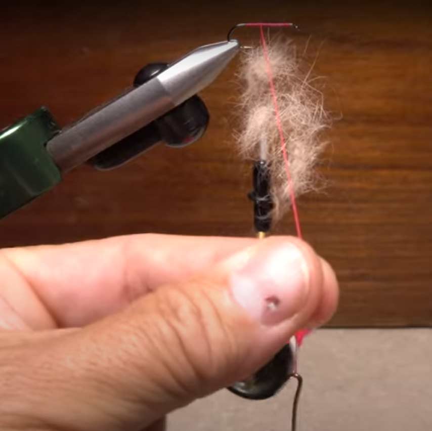 Video: How to Use a Dubbing Twister - Xpert Fly Fisher